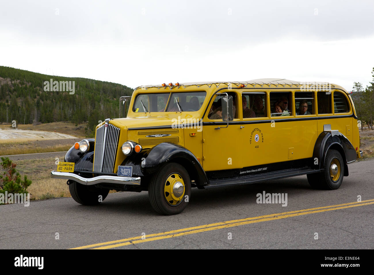Yellowstone yellow bus hi-res stock photography and images - Alamy