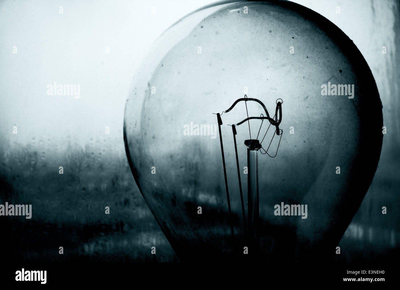 Unplugged old lamp bulb Stock Photo - Alamy