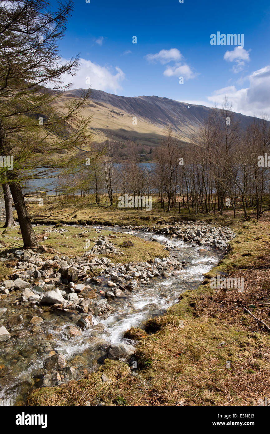 UK, Cumbria, Lake District, Buttermere, Comb Beck flowing into the lake ...