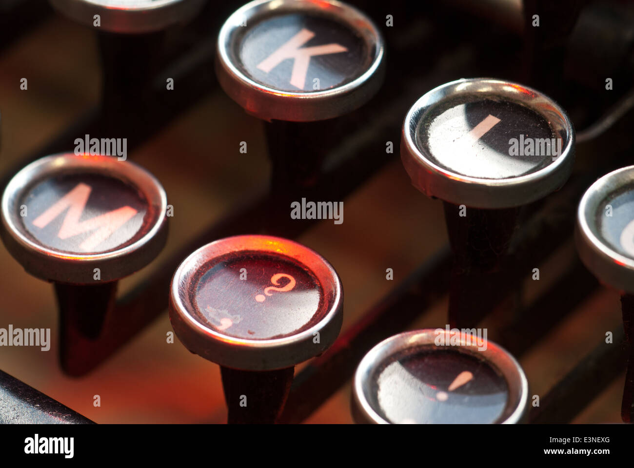 Question mark key vintage typewriter hi-res stock photography and ...