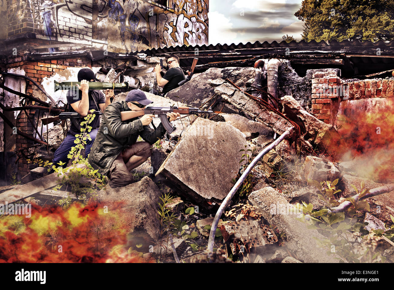 Man with gun running hi-res stock photography and images - Alamy