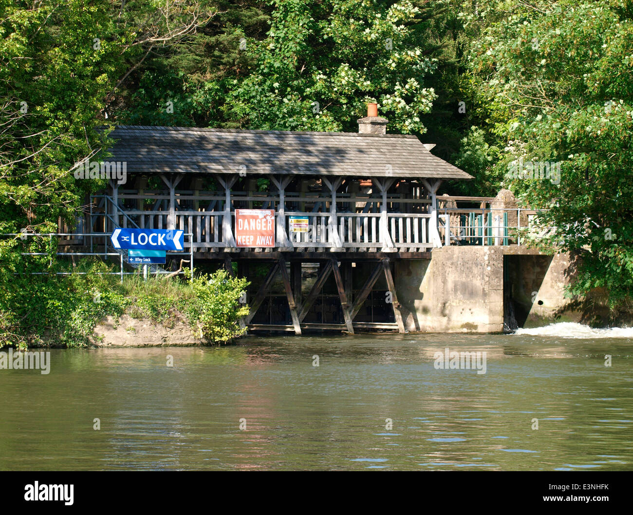 Small wooden covered bridge over weir at Iffley Lock on the River ...