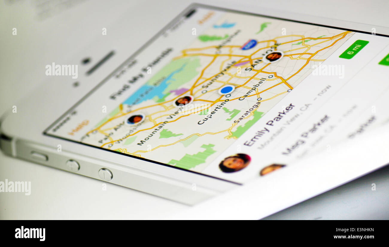 Iphone maps hi-res stock photography and images - Alamy