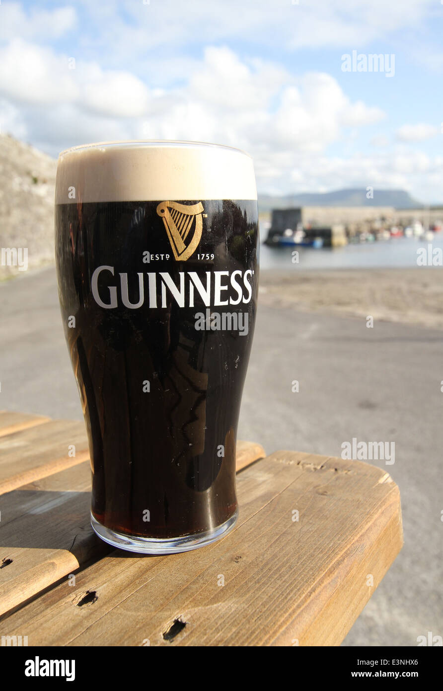 Pint Of Guinness Stock Photos & Pint Of Guinness Stock Images - Alamy