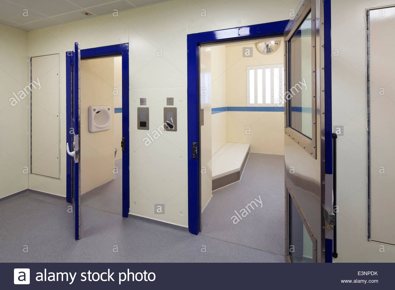 Police Cell Door Stock Photos & Police Cell Door Stock Images - Alamy