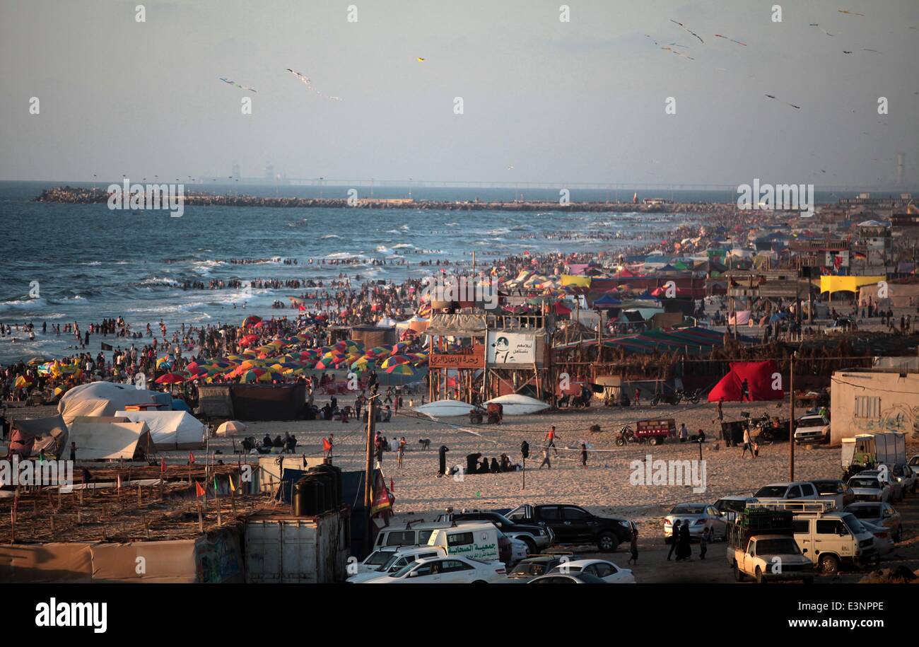 Gaza, Gaza Strip, Palestinian Territory. 26th June, 2014. Palestinians ...