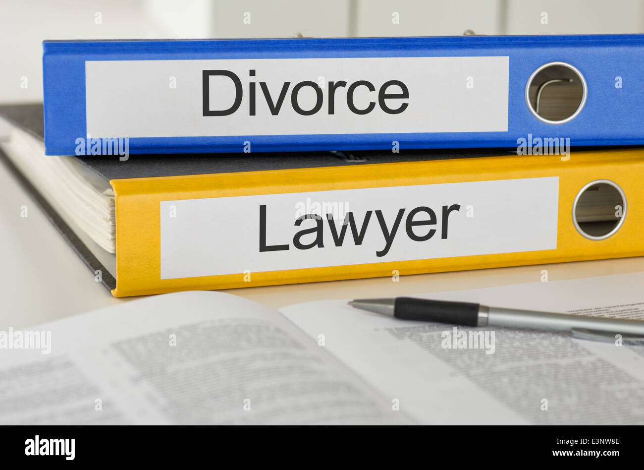 Folders with the label Divorce and Lawyer Stock Photo - Alamy