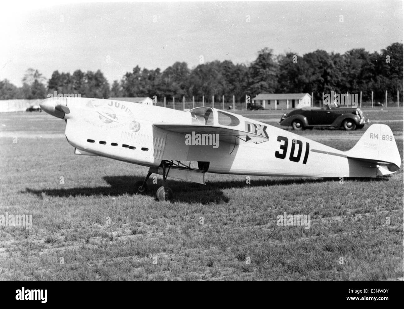 Racing planes Black and White Stock Photos & Images - Alamy