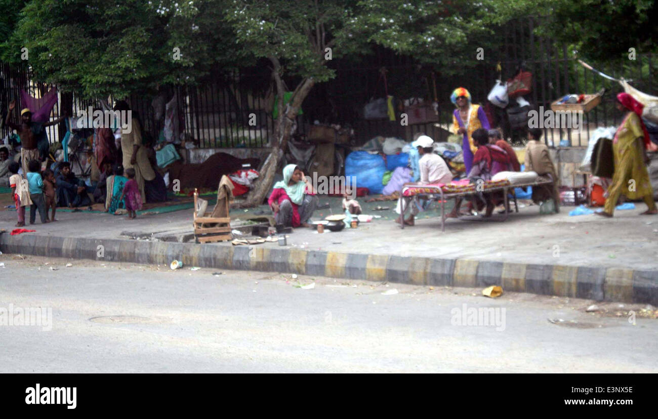 Large numbers of professional baggers arrived Karachi are settling on ...