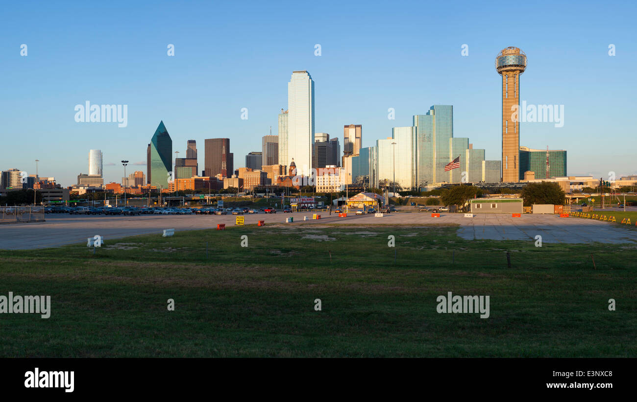Dallas tower and skyline hi-res stock photography and images - Alamy