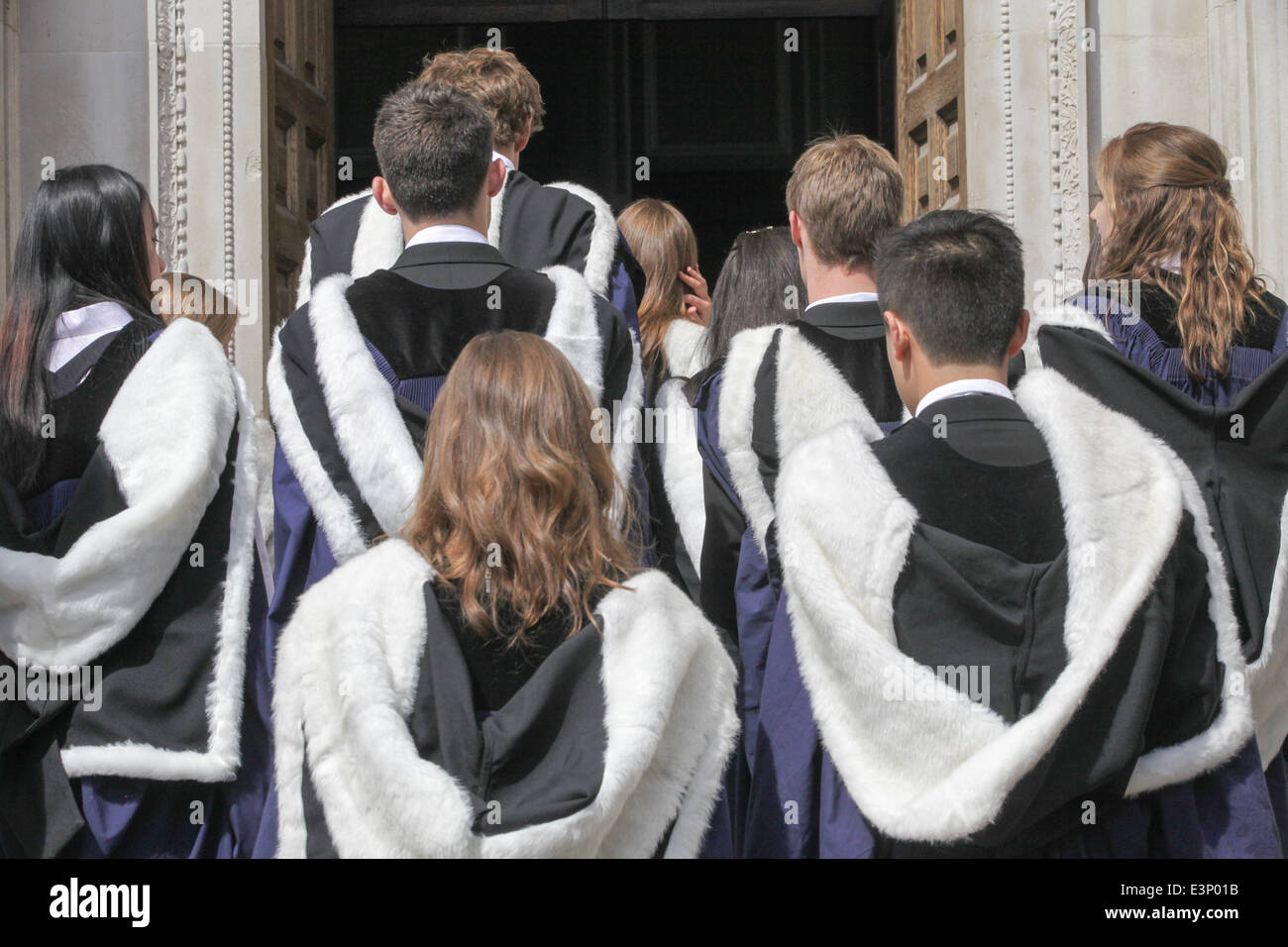 Cambridge University students on Graduation Day receiving their degrees ...