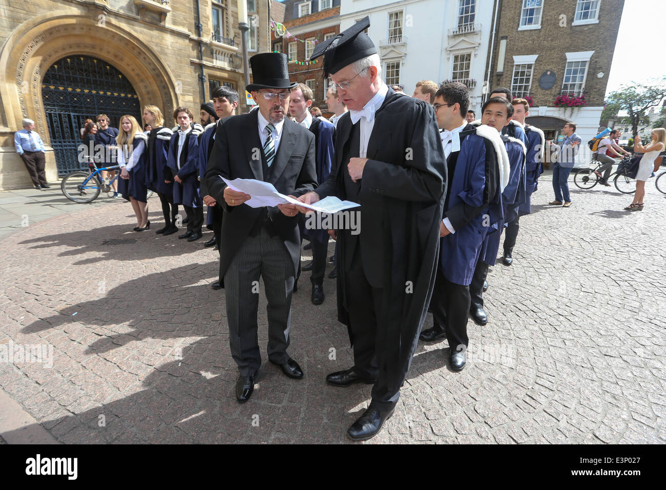 Cambridge University students on Graduation Day receiving their degrees ...