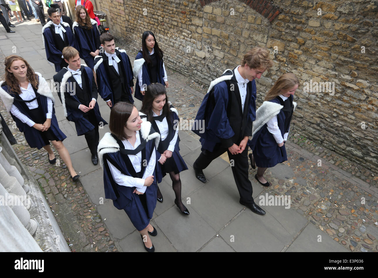 Cambridge University students on Graduation Day receiving their degrees ...