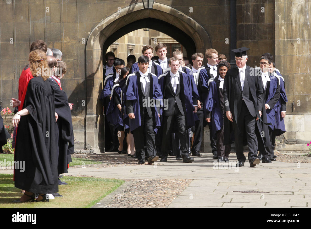 Cambridge University students on Graduation Day receiving their degrees ...
