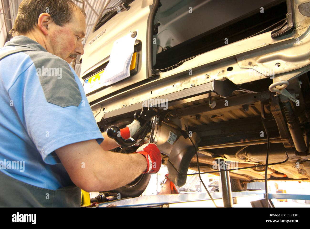 Work mounting hi-res stock photography and images - Alamy