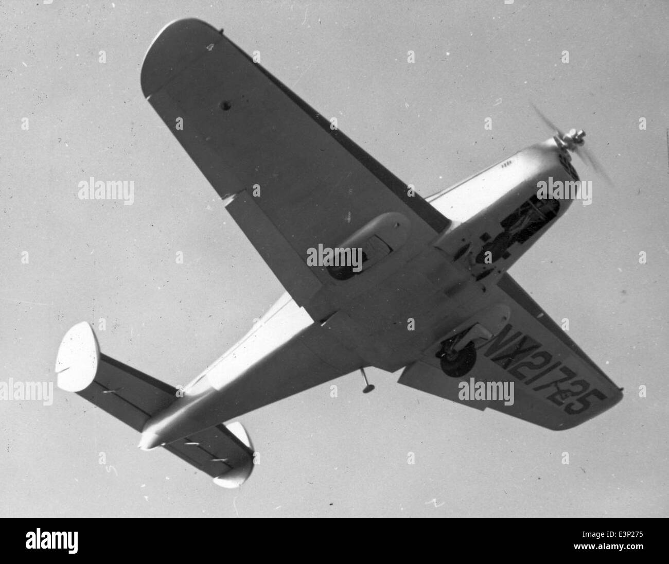 The Lockheed Vega 22 Starliner, with registration NX21725, is a ...