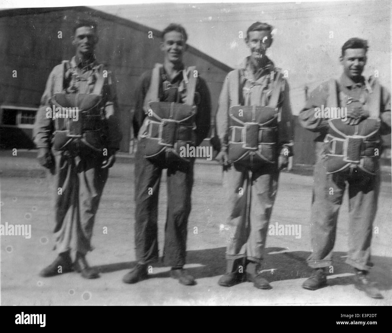 Parachute riggers hi-res stock photography and images - Alamy