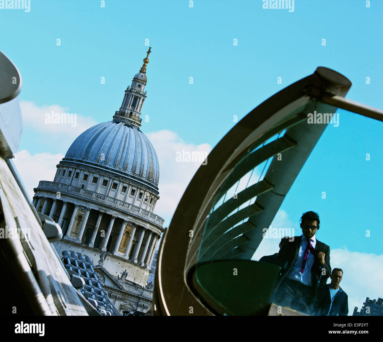 St pauls london crossing hi-res stock photography and images - Alamy
