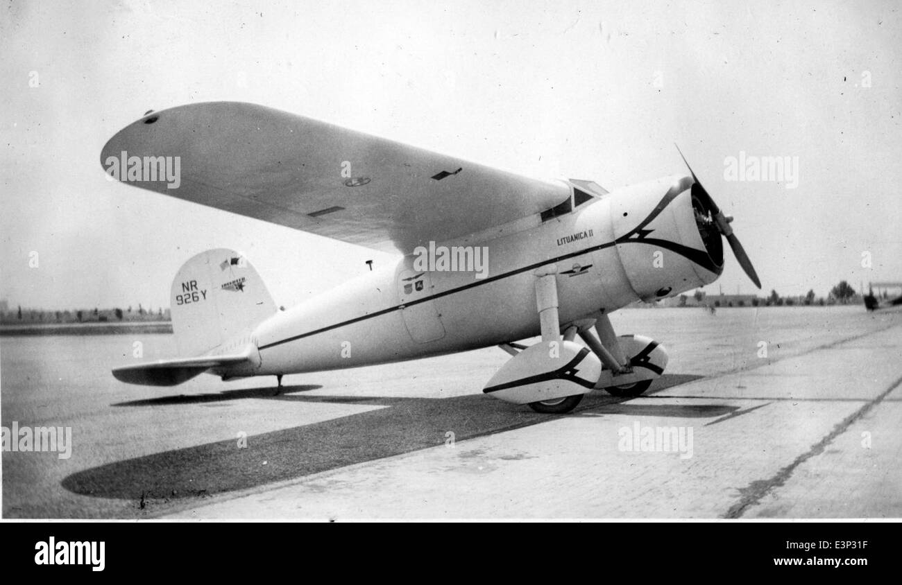 Lockheed vega aircraft Black and White Stock Photos & Images - Alamy