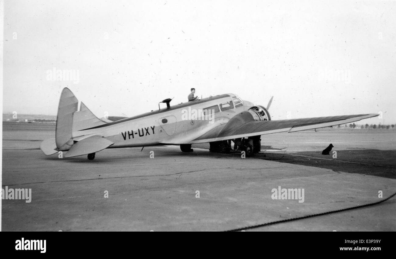 AL61A-400 Airspeed Envoy VH-UXY c34 Stock Photo - Alamy