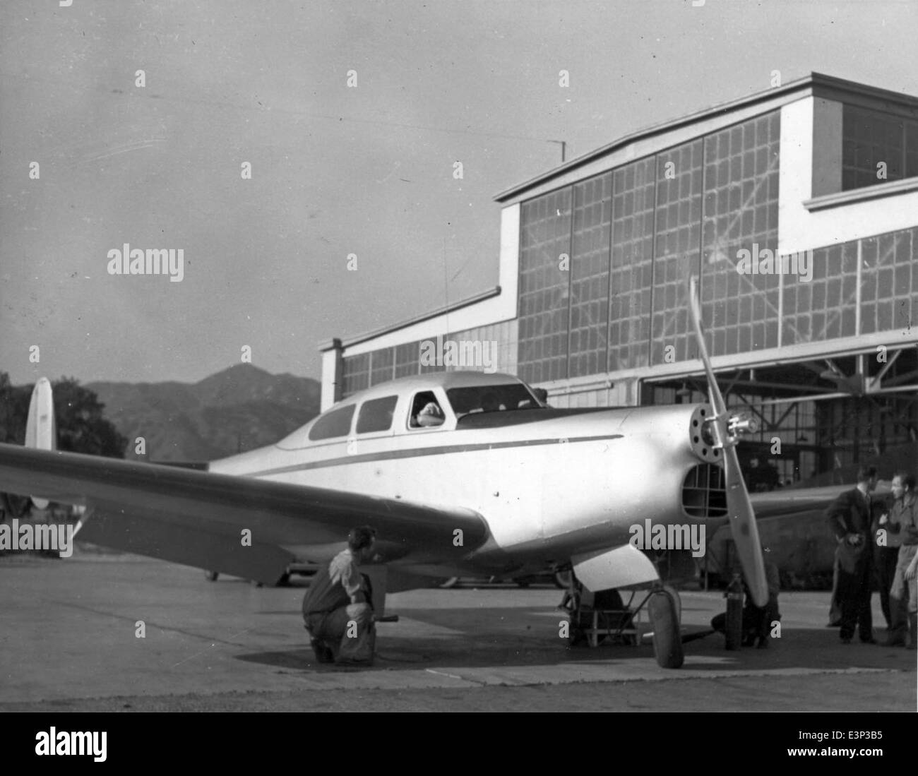 The Lockheed Vega 22 Starliner, with registration NX21725, was a ...