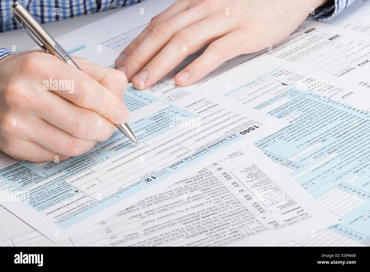 US 1040 Tax Form - male filling out tax form Stock Photo - Alamy