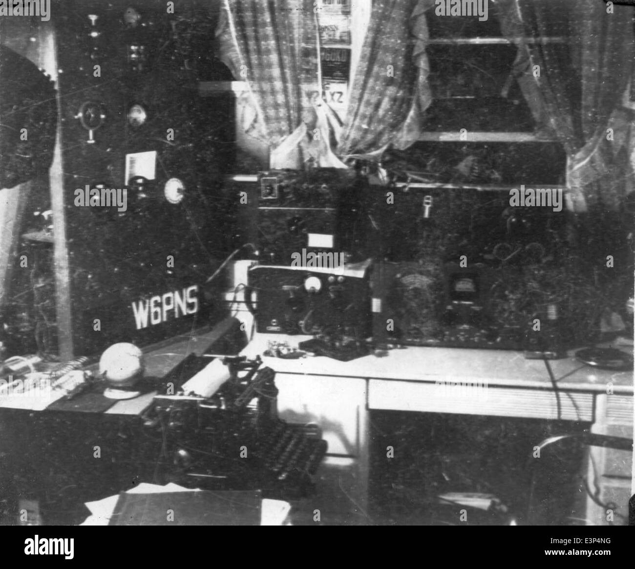 Radio operator world war ii hi-res stock photography and images - Alamy