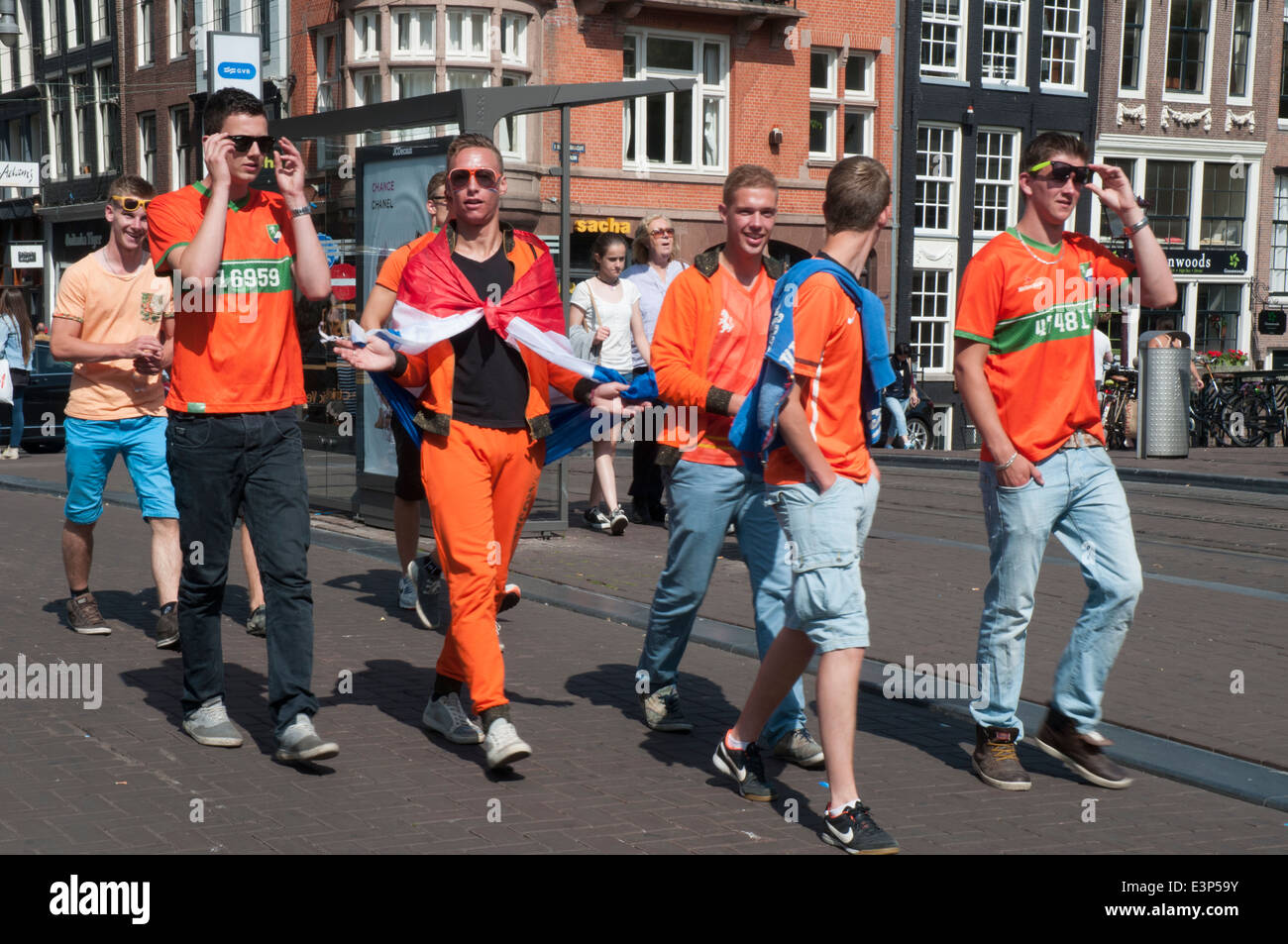Dutch football fans orange hi-res stock photography and images - Alamy