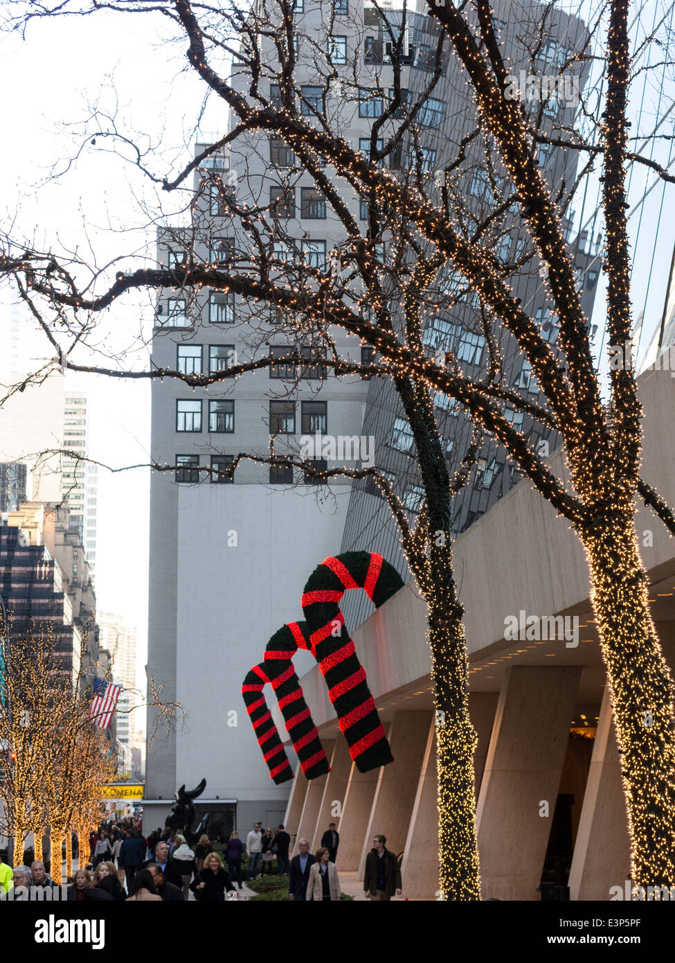 Solow Building during the Holidays, NYC Stock Photo - Alamy