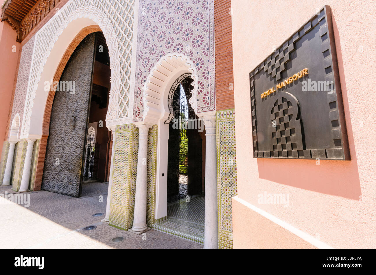 Repeating arch hi-res stock photography and images - Alamy