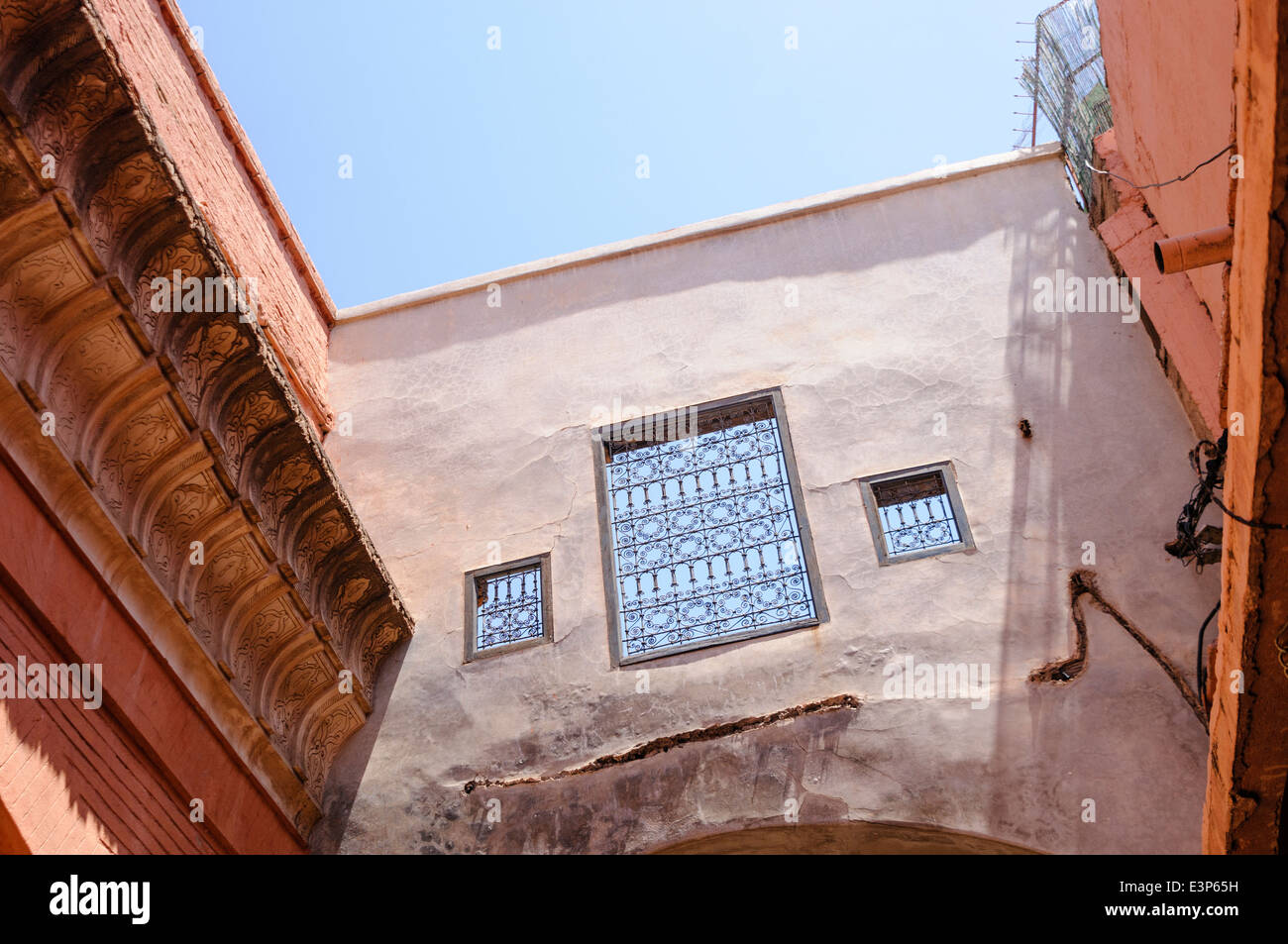 Ornately decorated windows of a building in Marrakech old town, Morocco ...