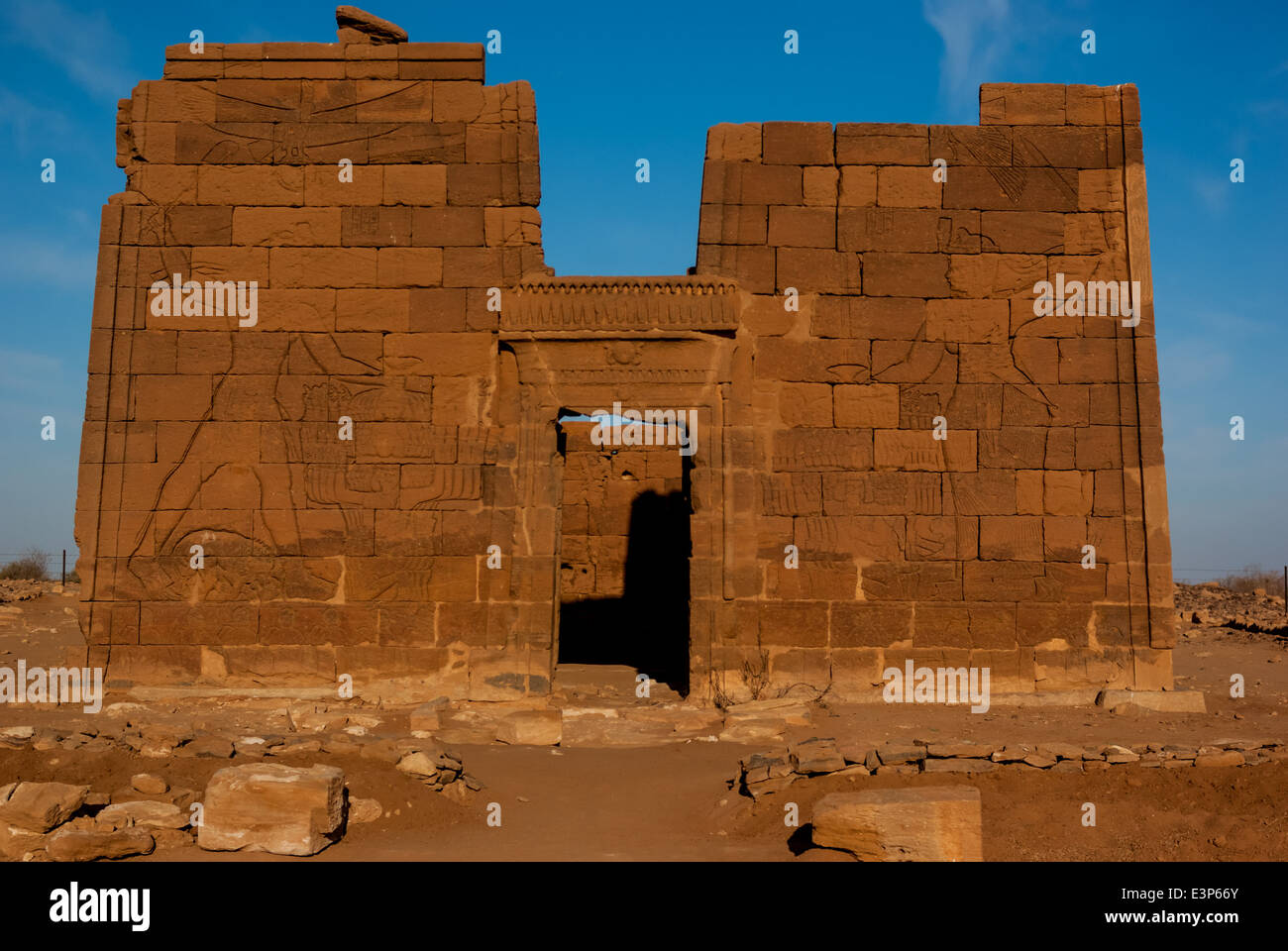 Lion Gate aka Apademak Temple, Naqa, northern Sudan Stock Photo - Alamy