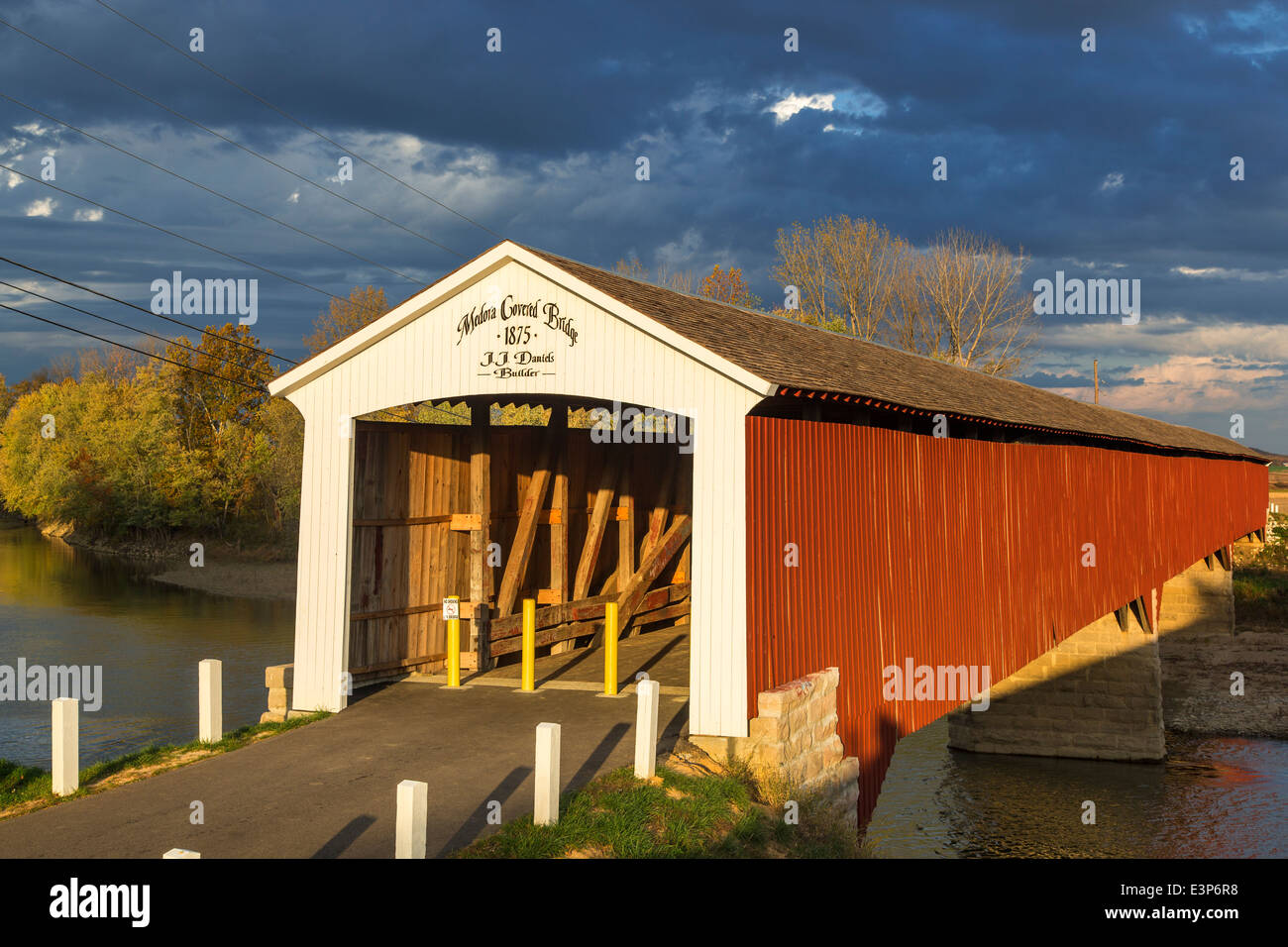 Longest wooden covered bridge hi-res stock photography and images - Alamy