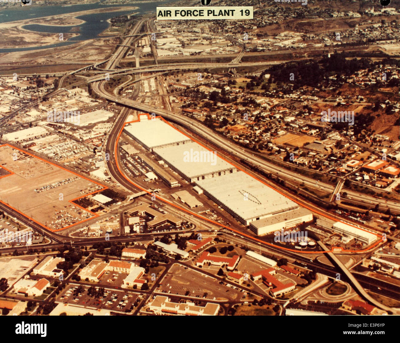 This photo captures the operations at Convair/General Dynamics Plant 19 ...