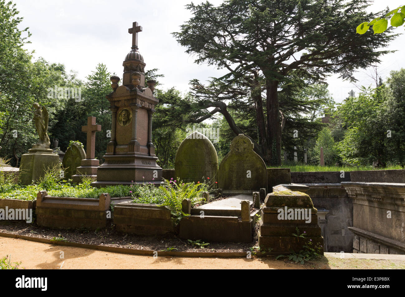 Circle of Lebanon - Highgate (West) Cemetery - Camden - London Stock ...