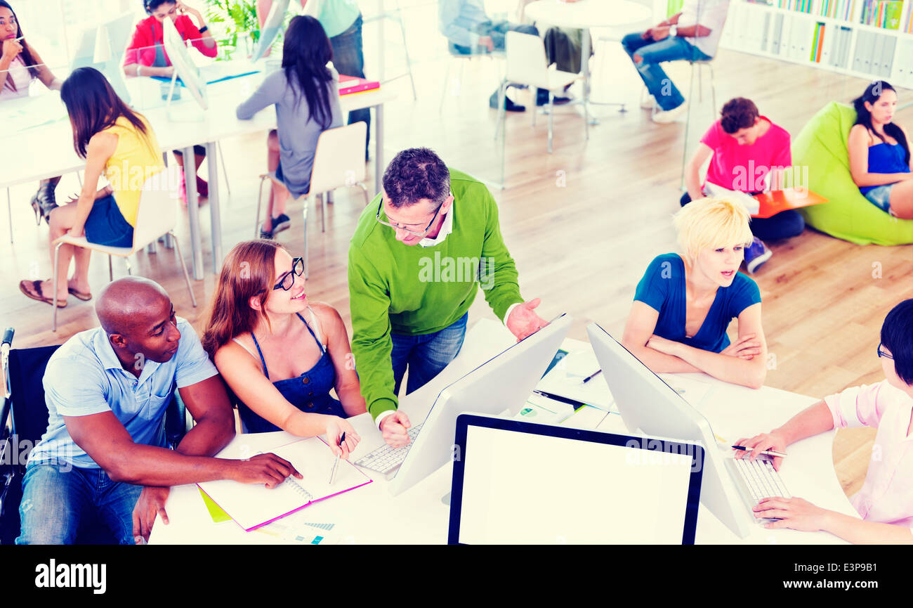 Notes standing classroom students group hi-res stock photography and ...