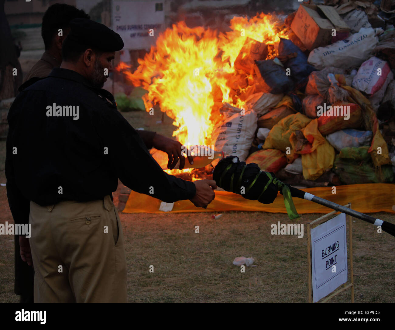 Lahore, Pakistan. 26th June, 2014. A Pakistani paramilitary soldier of ...