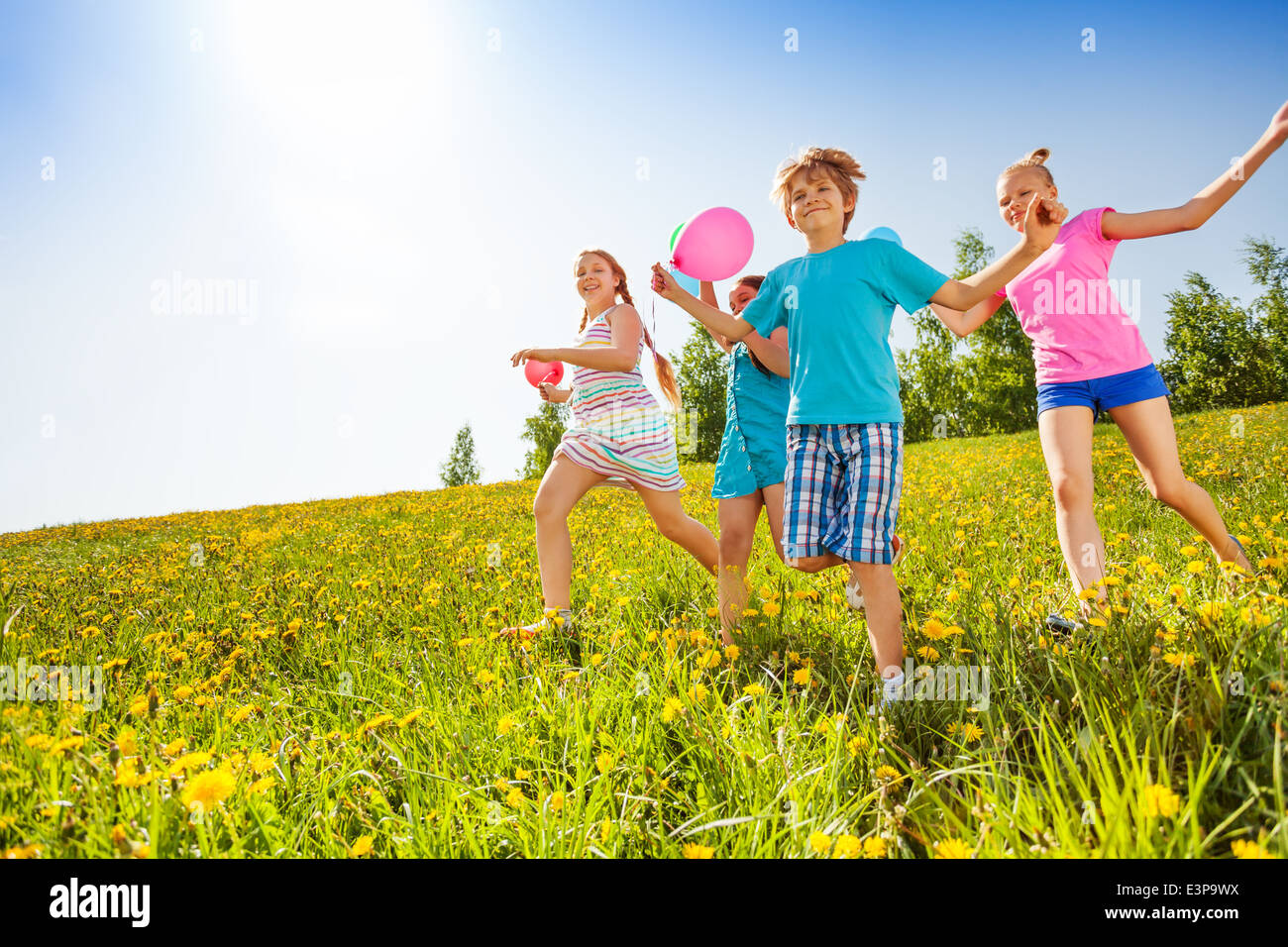 Excited children hi-res stock photography and images - Alamy