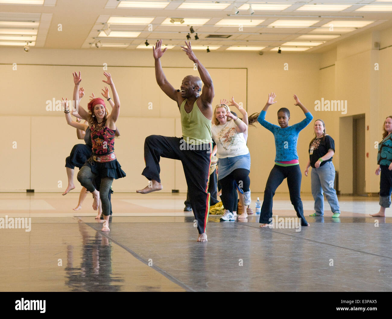 African dance class hi-res stock photography and images - Alamy