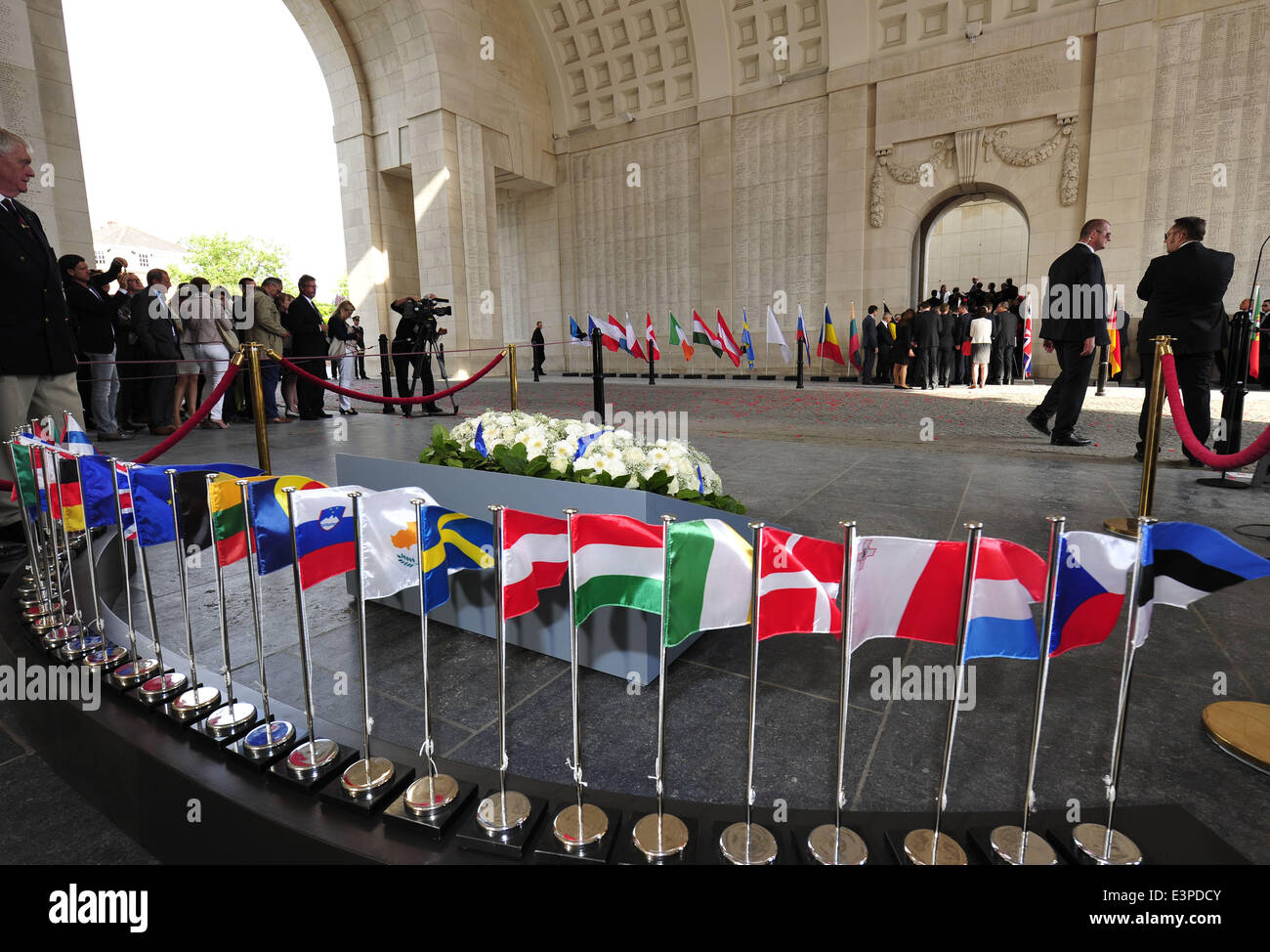 World war two flags soldiers hi-res stock photography and images - Alamy