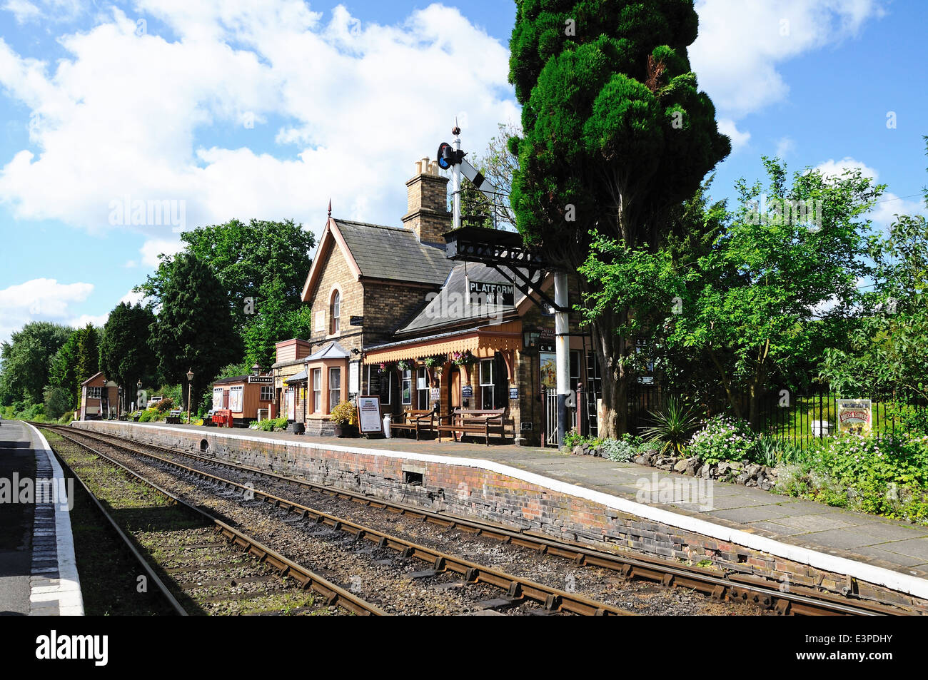 Great western railway station building hi-res stock photography and images - Alamy