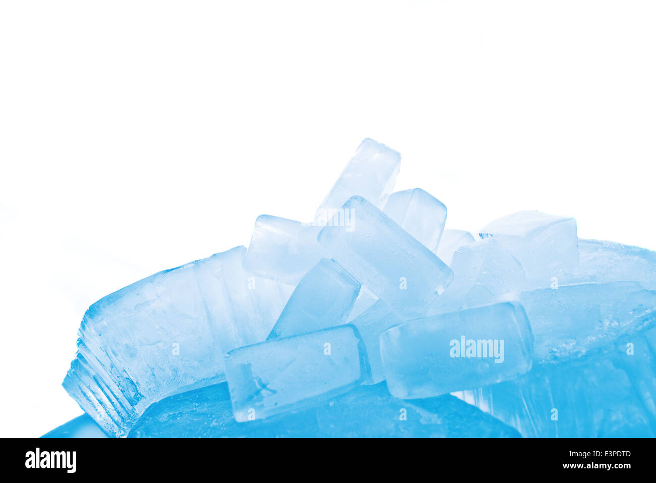 Crushed ice cubes hi-res stock photography and images - Alamy