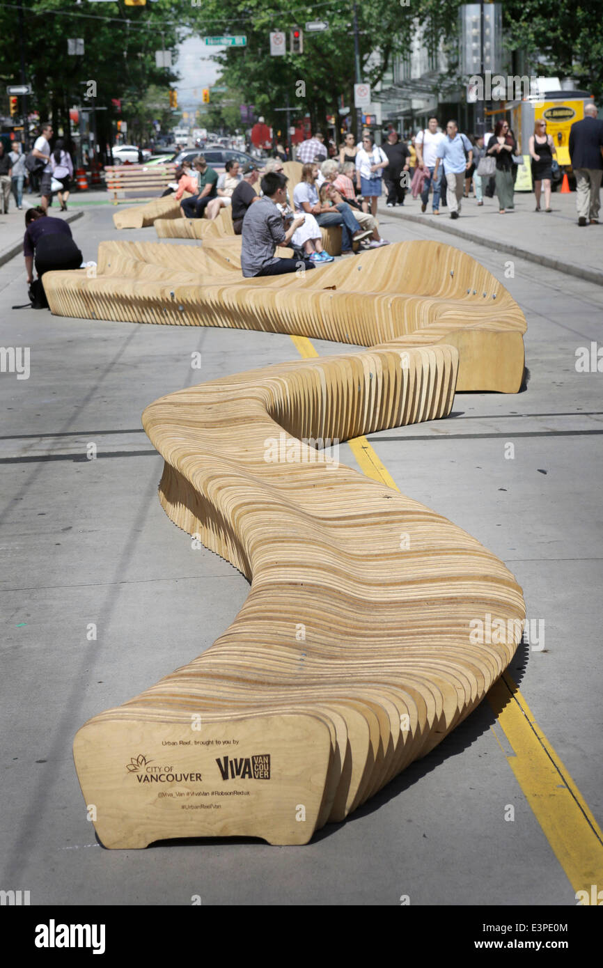 (140627) -- VANCOUVER (CANADA), June 27, 2014 (Xinhua) -- A curve ...