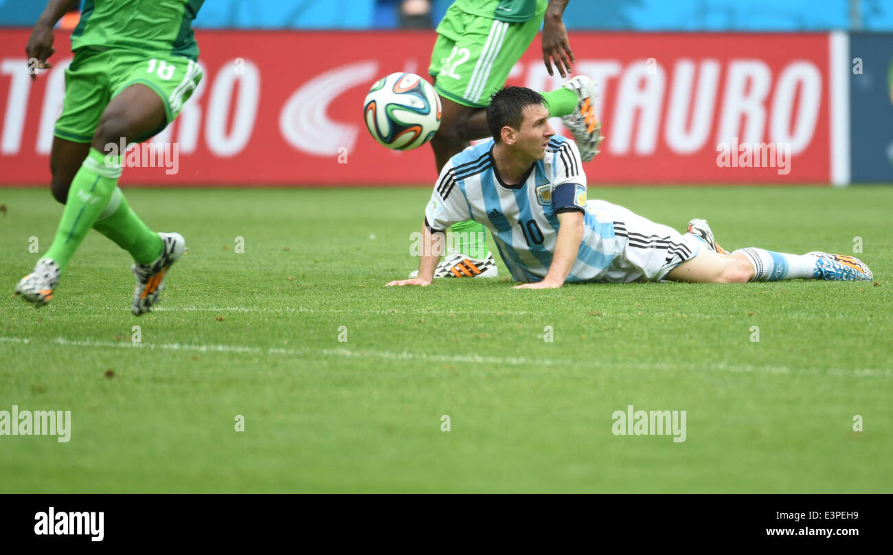 Porto Alegre, Brazil. 25th June, 2014. Argentina's Lionel Messi (R ...