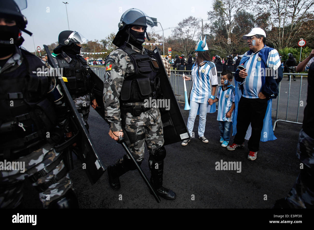 Football fans walk in hi-res stock photography and images - Alamy