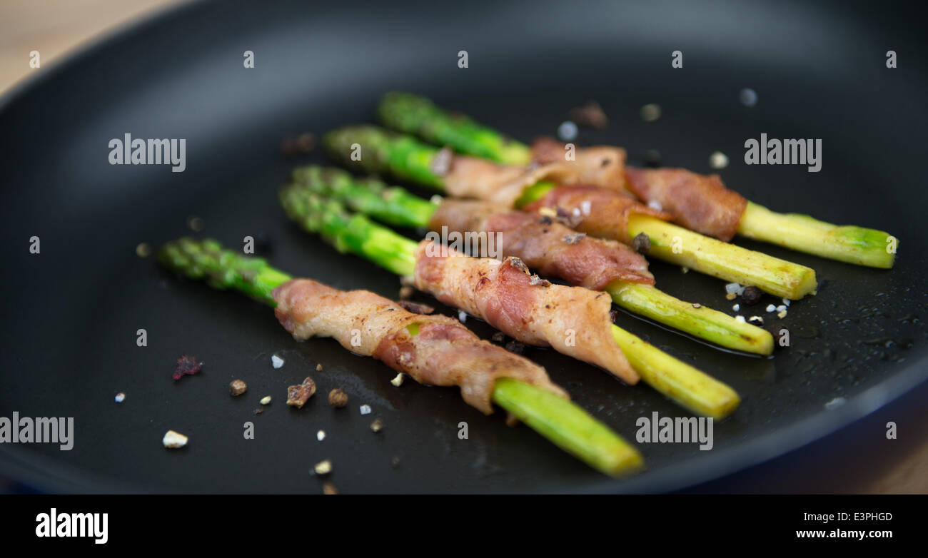 Sparrowgrass with bacon in a pan, 13 June 2014 in Hamburg Stock Photo ...