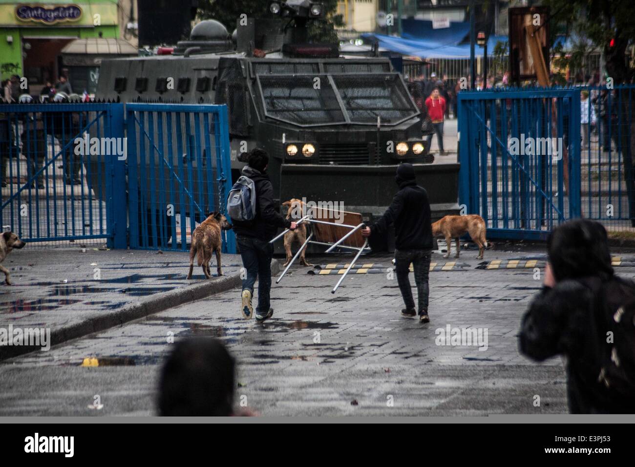 Santiago Del Chile, Chile. 25th June, 2014. teachers and secondary ...