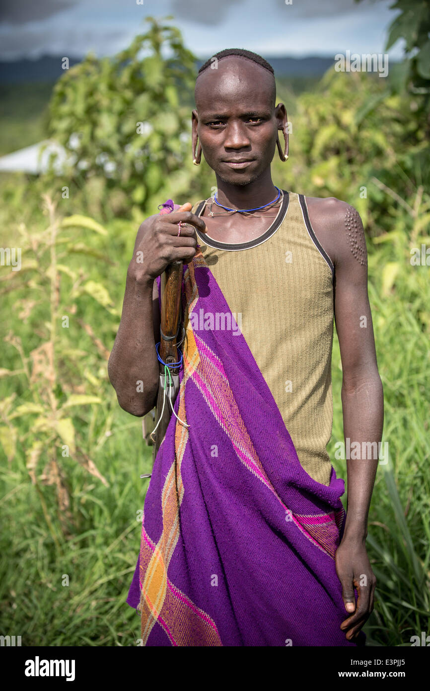 Suri tribe kalashnikov hi-res stock photography and images - Alamy