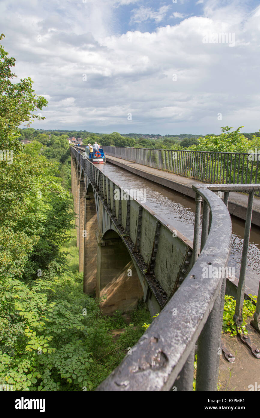 Narrowboats crossing the Pontcysyllte Aqueduct on the Llangollen Canal ...