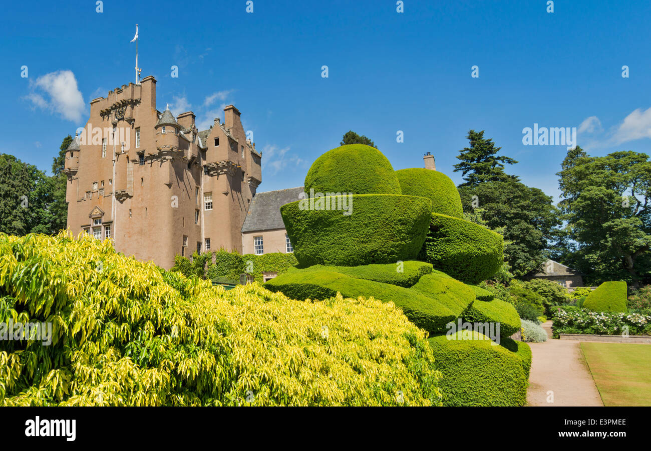 CRATHES CASTLE AND TOPIARY HEDGES ABERDEENSHIRE SCOTLAND Stock Photo ...